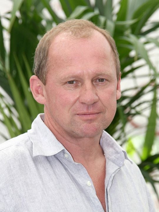 Photo de Peter Firth - Affiche Peter Firth - Photo 8 sur 40 - AlloCiné