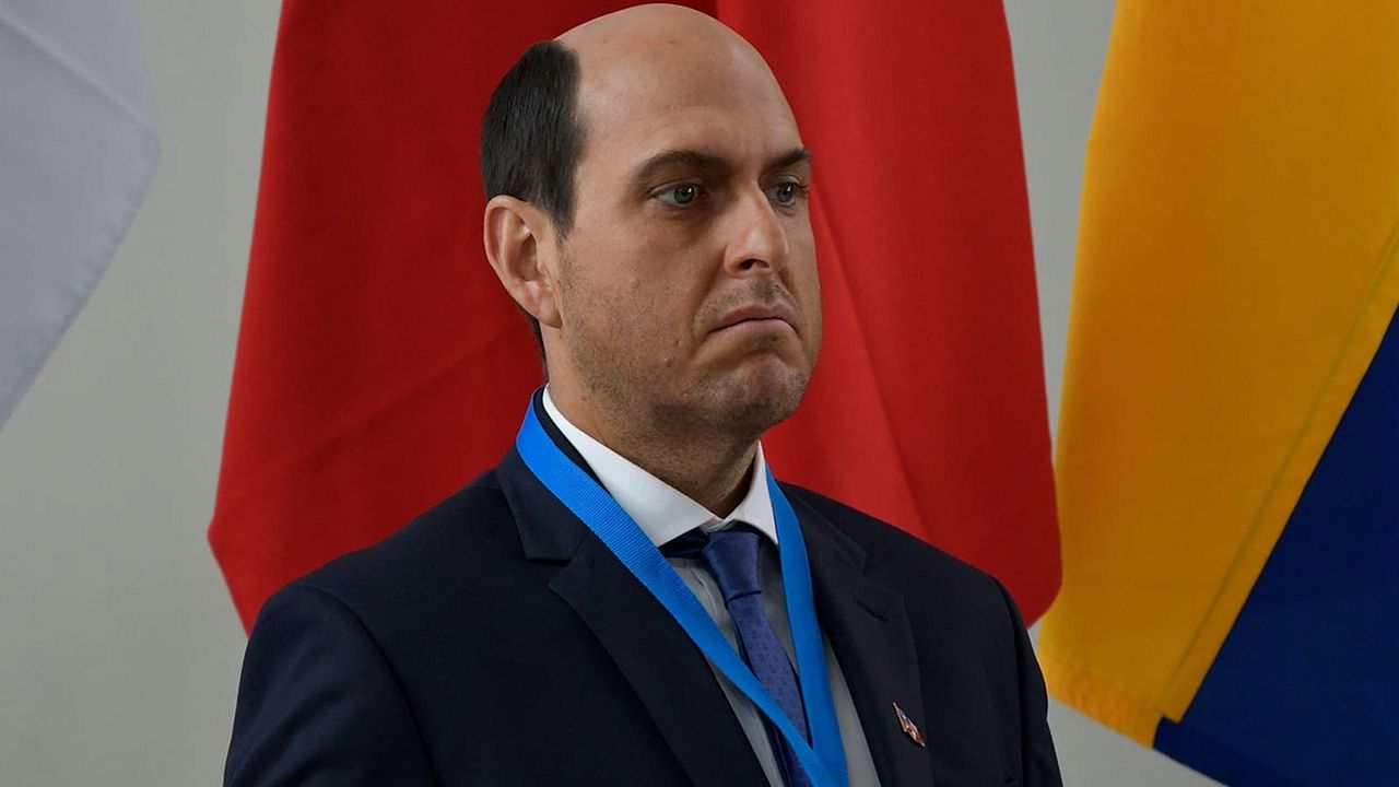 Poster saison 1 - Affiche 4 sur 34 - AlloCiné