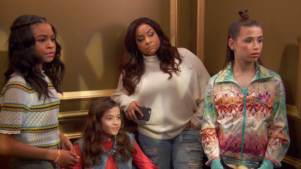 Poster saison 2 - Affiche 59 sur 95 - AlloCiné