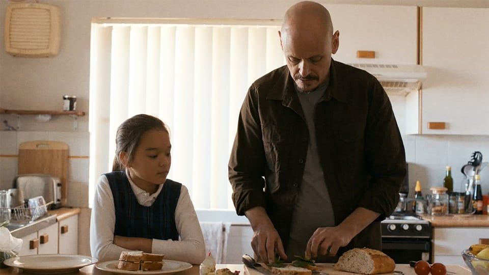 Poster Mr. Inbetween - Saison 2 - Affiche 16 sur 32 - AlloCiné