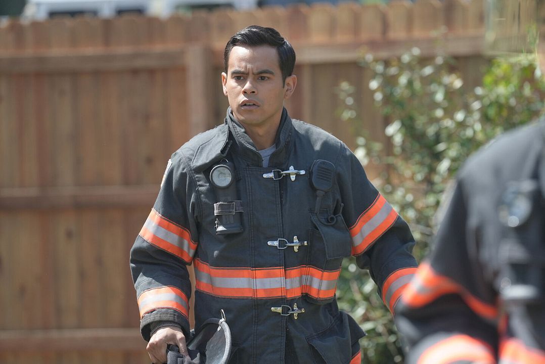 9-1-1 : Lone Star : 9-1-1 : Lone Star : Photo Julian Works - 16 sur 127 ...