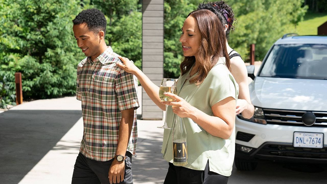 Poster Sort Of saison 2 - Affiche 6 sur 19 - AlloCiné