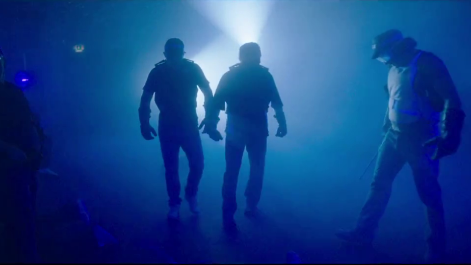 Extrait du film Hyena - Hyena - EXTRAIT VO "Scène d'ouverture" - AlloCiné