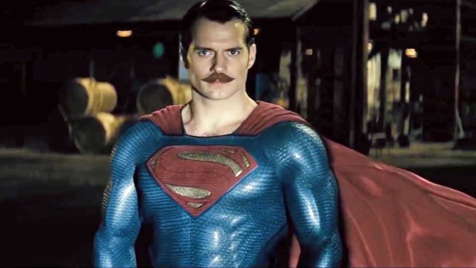 La bande annonce de Batman v Superman : édition moustache ! - AlloCiné