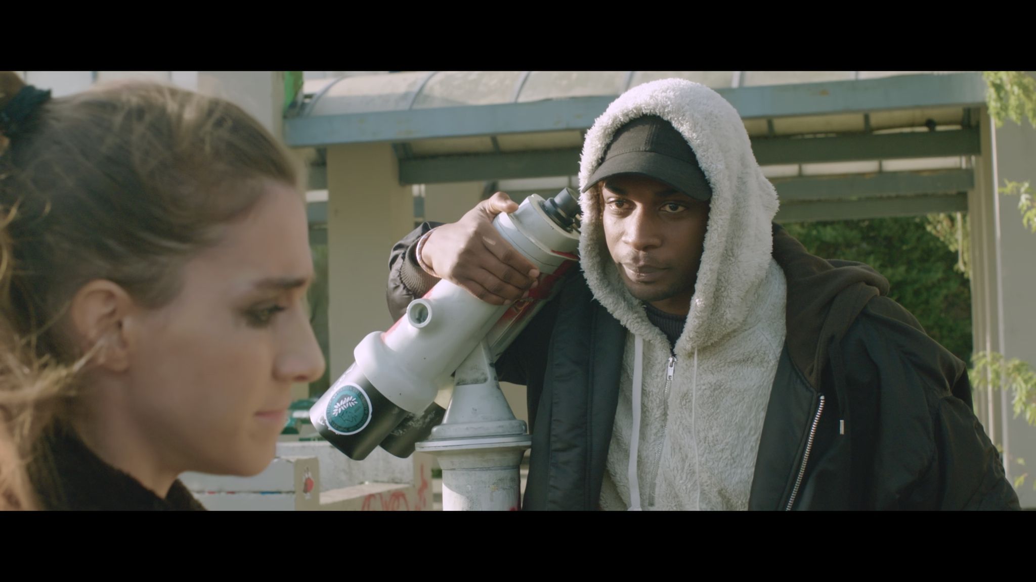 Bande annonce de Chez vous - Chez vous Bande-annonce VF - AlloCiné