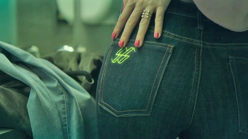 Trailer du film Slaxx - Slaxx Bande-annonce VO - AlloCiné