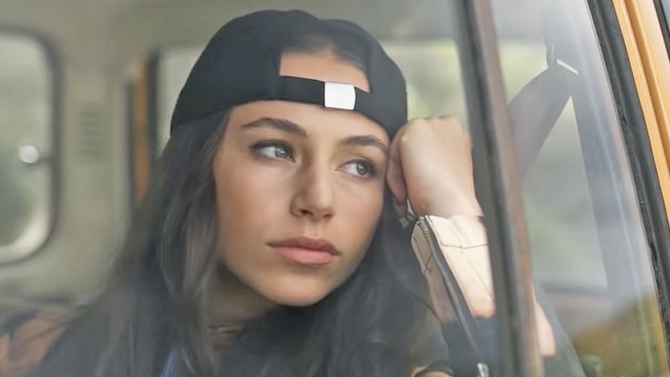 Surviving Summer - saison 1 Bande-annonce VO - Trailer Surviving Summer ...