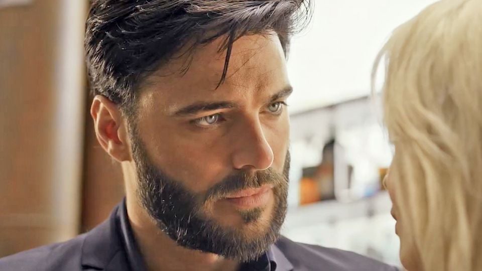 Trailer du film Girls To Buy - Girls To Buy Bande-annonce VO - AlloCiné