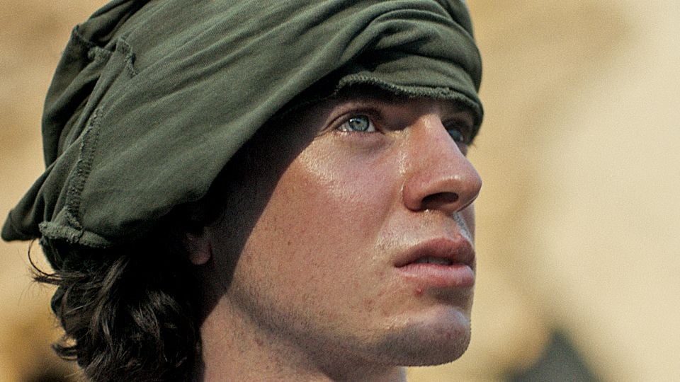 Trailer du film The Falconer - The Falconer Bande-annonce VO - AlloCiné