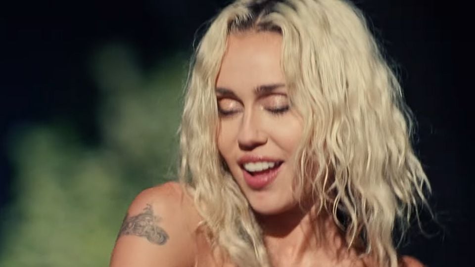 Bande annonce de Miley Cyrus - Endless Summer Vacation (Backyard ...
